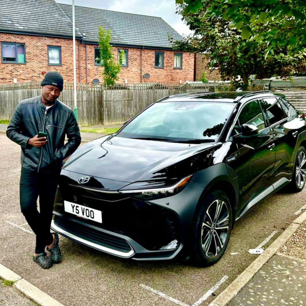 Ace Juju maestro, Dare Flotto, back to Nigeria after successful UK trip ...